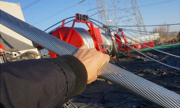 The Highest Power Line in the World: Changji-Guquan Linea