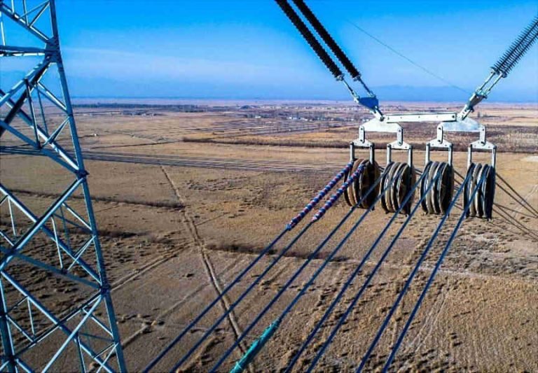 The Highest Power Line in the World: Changji-Guquan Linea